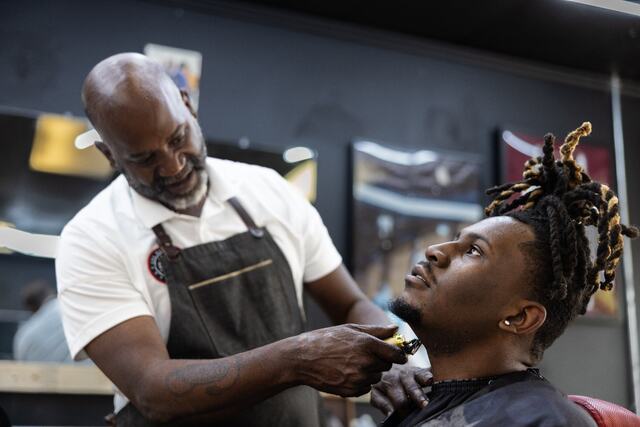D-1 basketball player uses NIL for father to open barber shop in ...