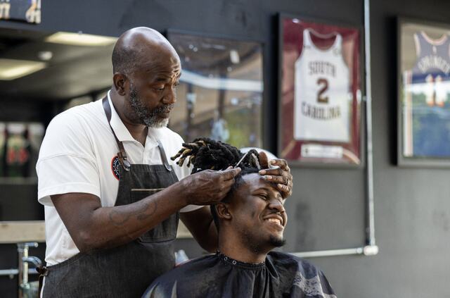 D-1 basketball player uses NIL for father to open barber shop in ...