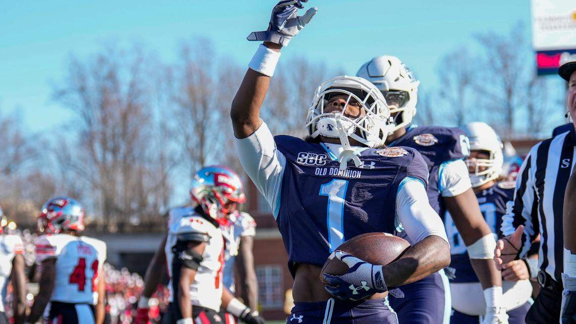 Dre Bly’s son emerges at UNC pro day with his dad watching | Charlotte ...