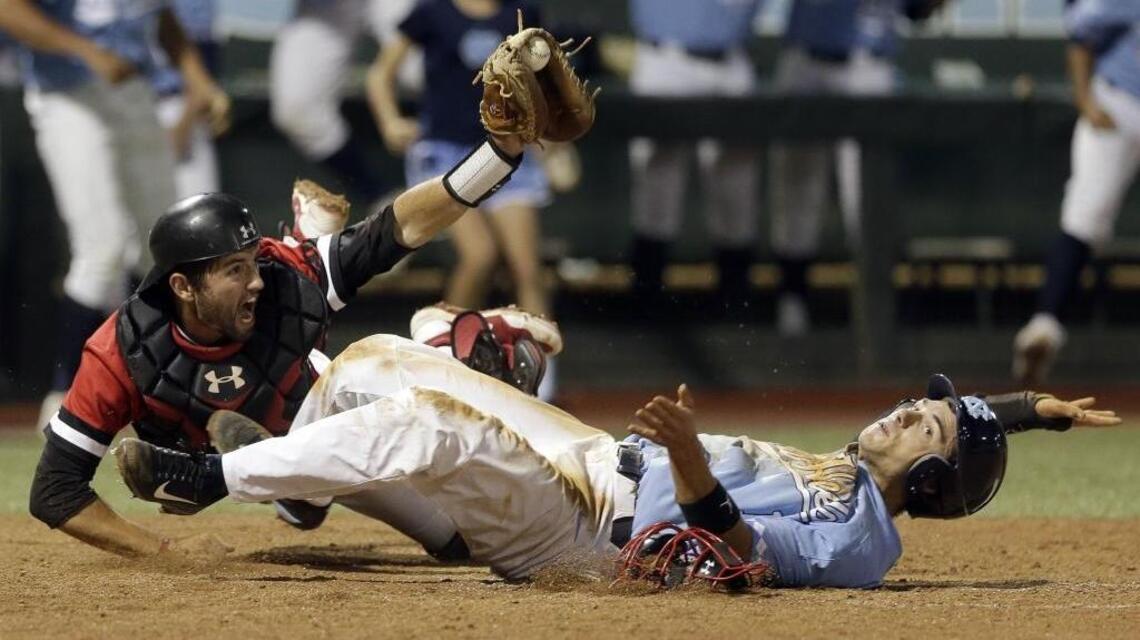 Davidson baseball, Steph Curry combine on incredible moment for ...
